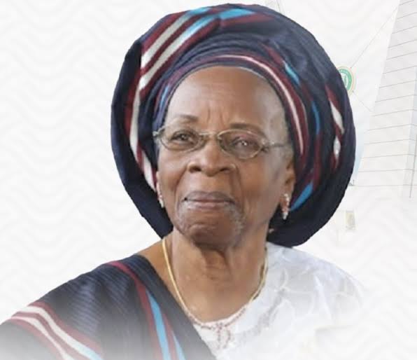 Senator Adeola Yayi Mourns Late Ogun First Lady, Onabanjo - THE ENCOUNTER